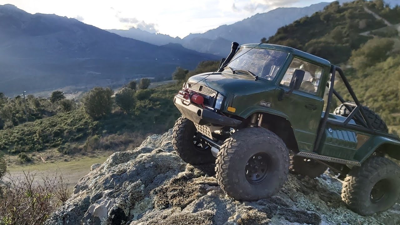 Axial UMG10 4x4 Unimog - YouTube