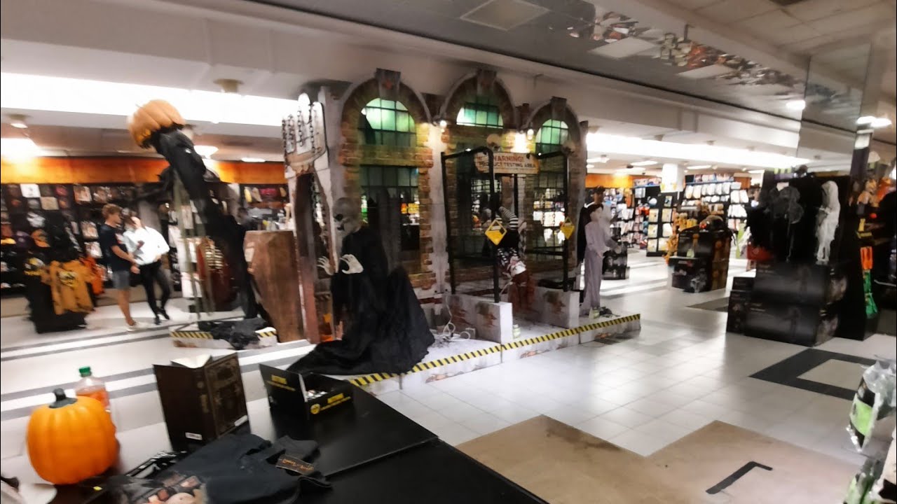 Spirit Halloween Decorations, Costumes, masks and Animatronics 2021 ...