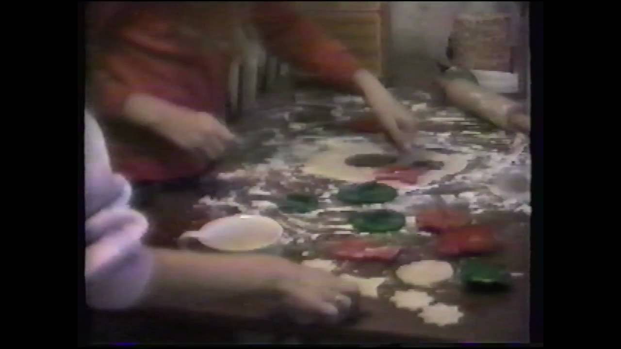 Nadean&Raina Bake Christmas Cookies 1990 - YouTube