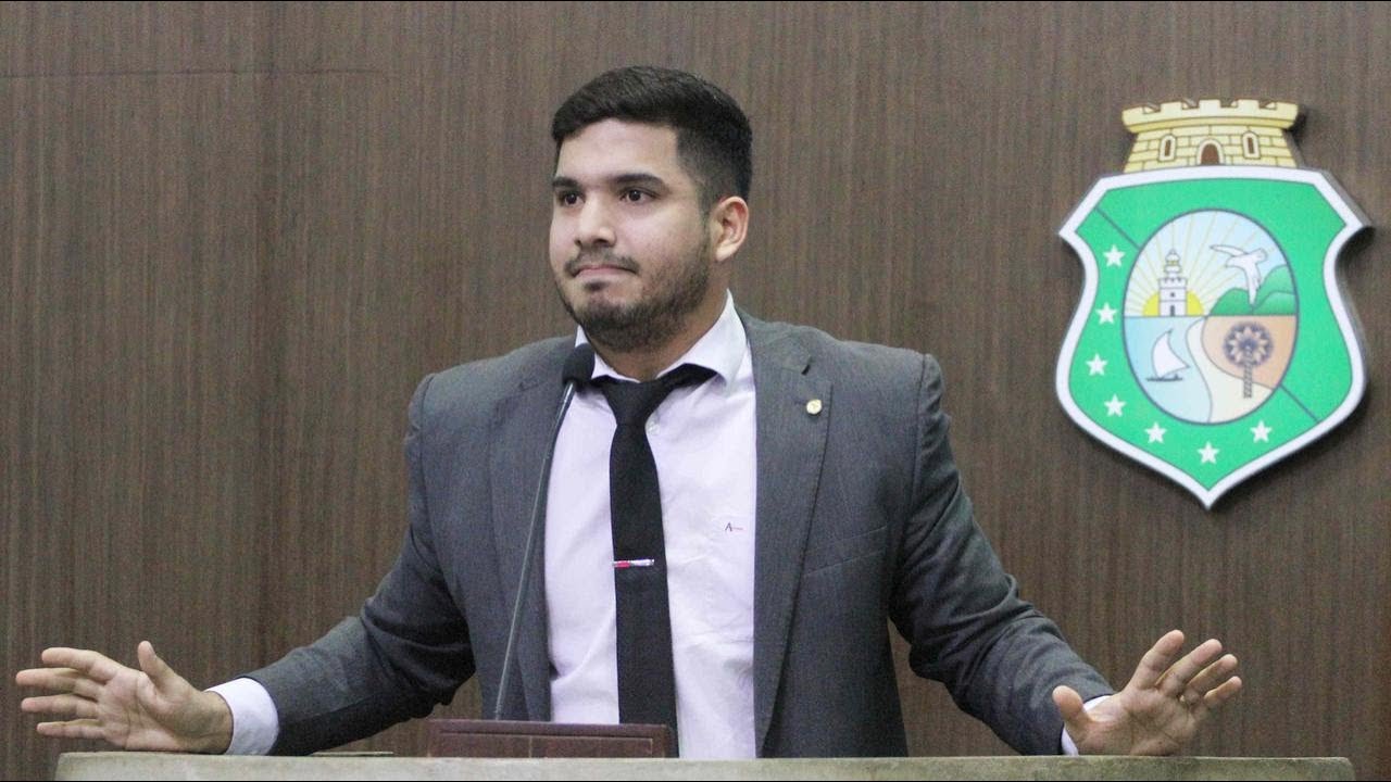 Bate Papo Político destaca André Fernandes - YouTube