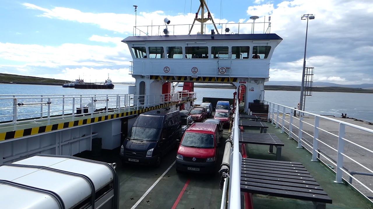 Orkney Ferries Lyness to Hoy ferry boat arrives at island of Flotta ...