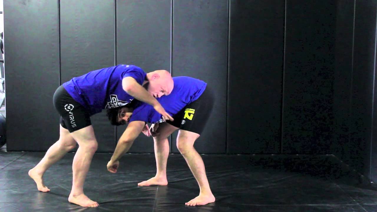 Pinch Headlock to a D'arce Choke - YouTube