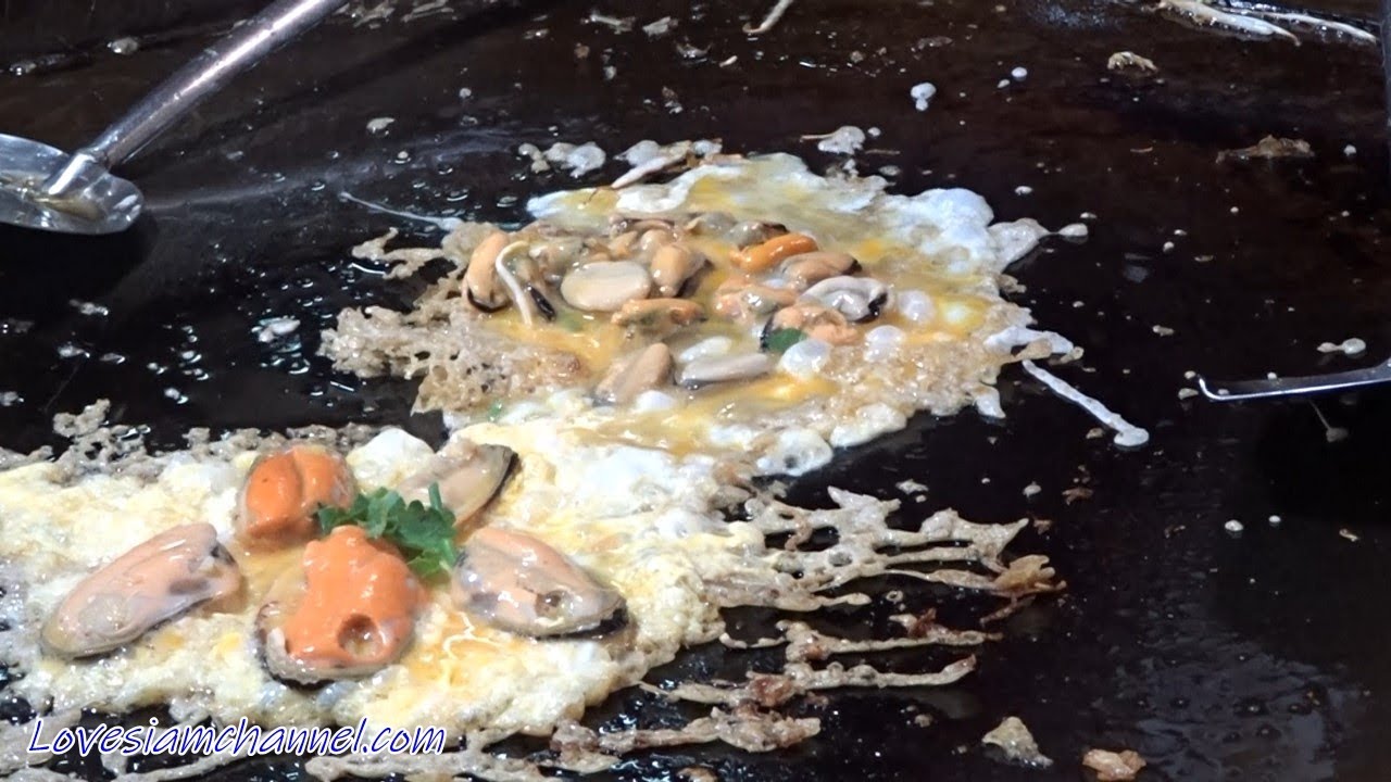 Crispy fried mussel pancakes (Hoi Tod in Thai) - Traditional Thai ...