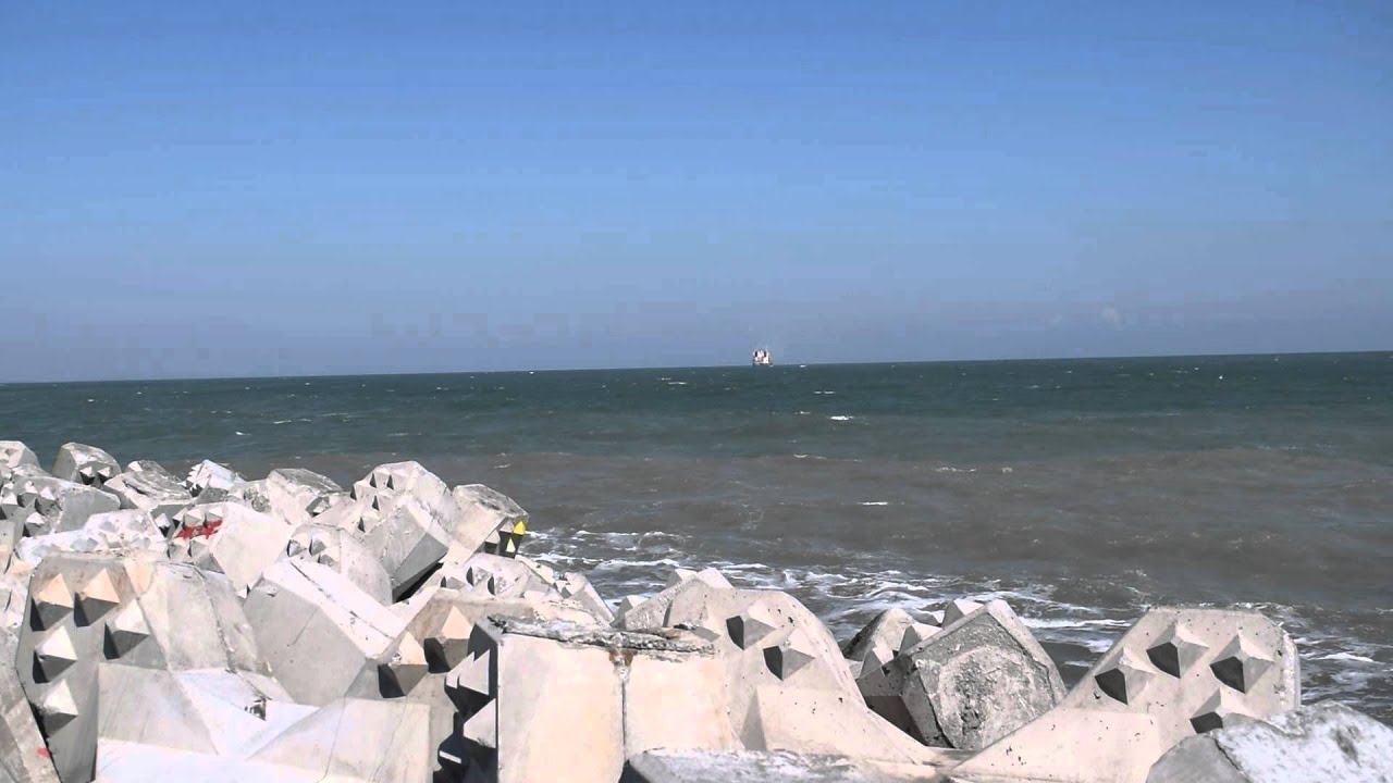 Amenajare plaja Modern Constanta - YouTube