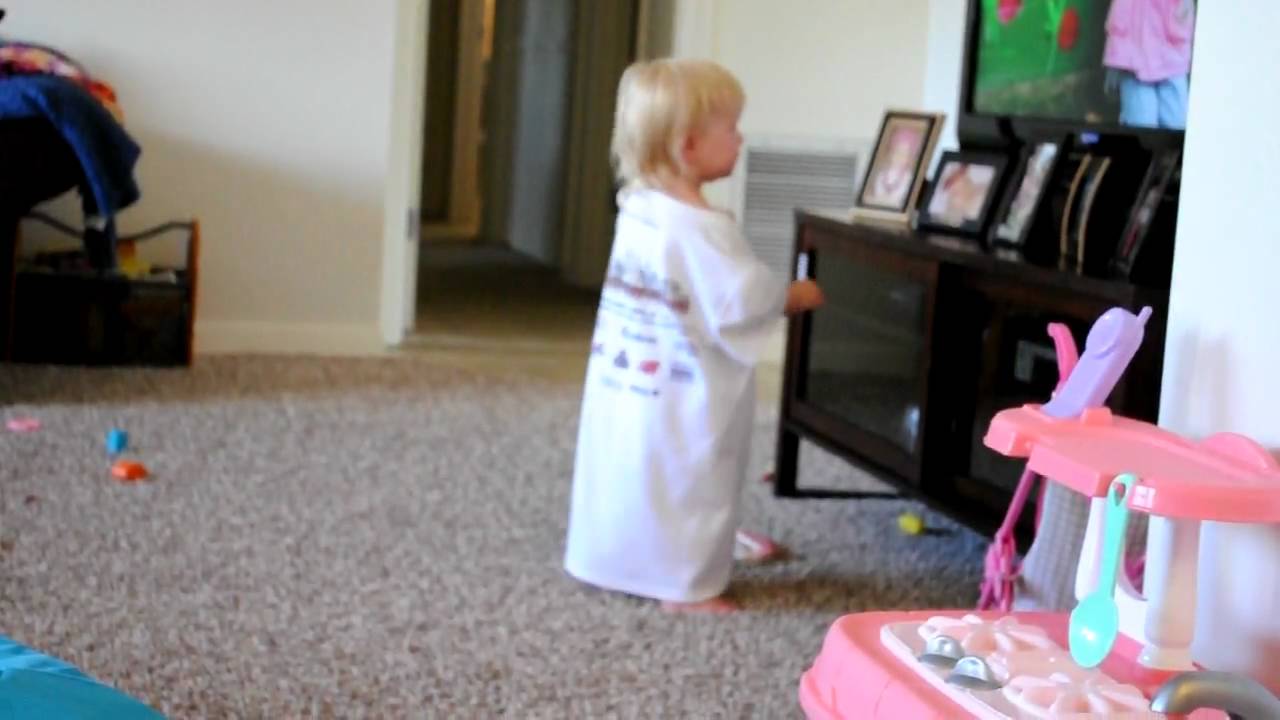 Bailey Dancing & Practicing Sign Language - YouTube