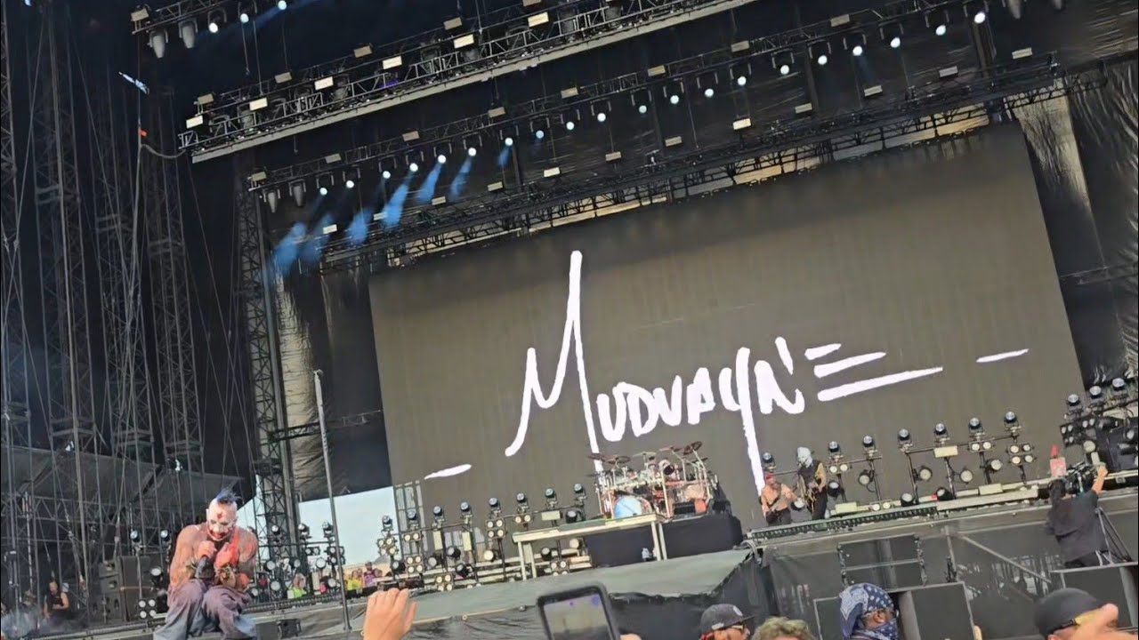 Mudvayne - Not Falling(live) - YouTube
