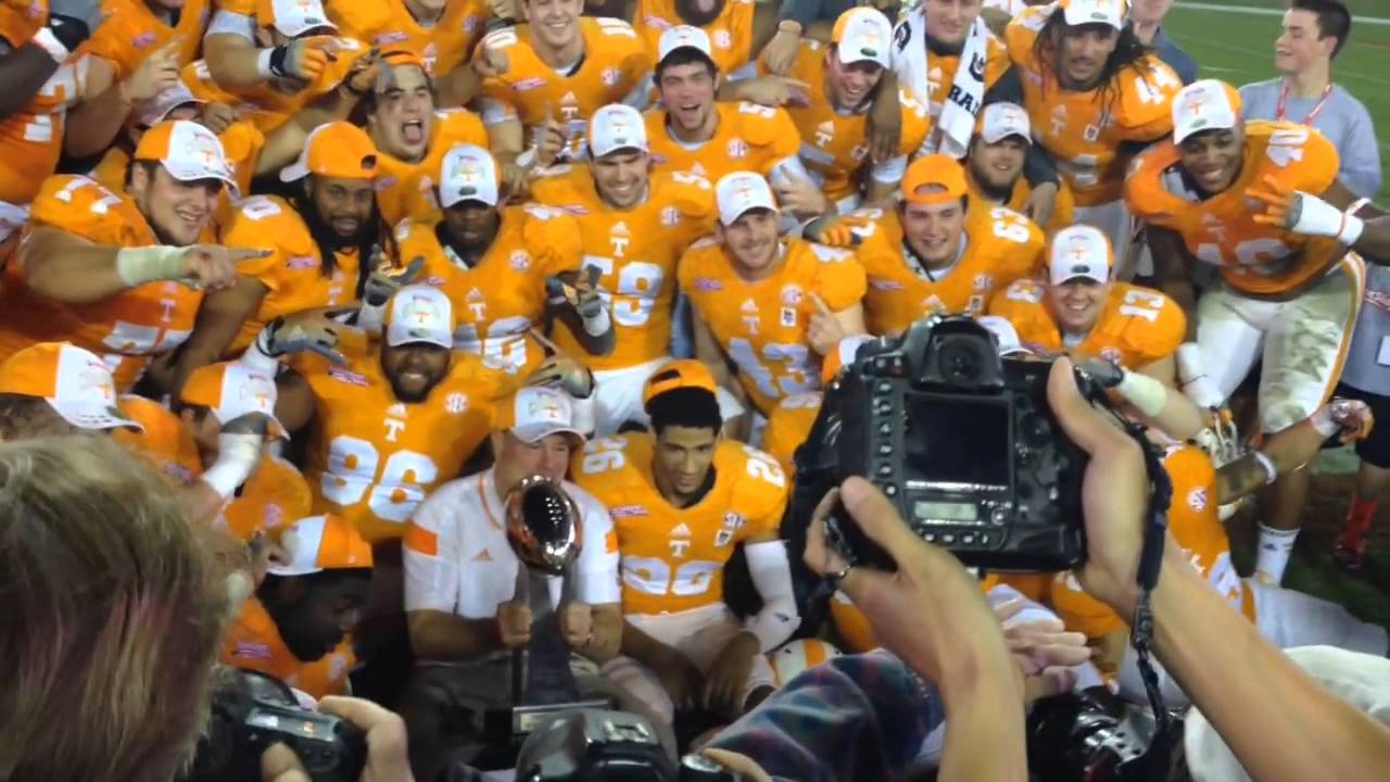 RAW VIDEO: Vols celebrate bowl win - YouTube