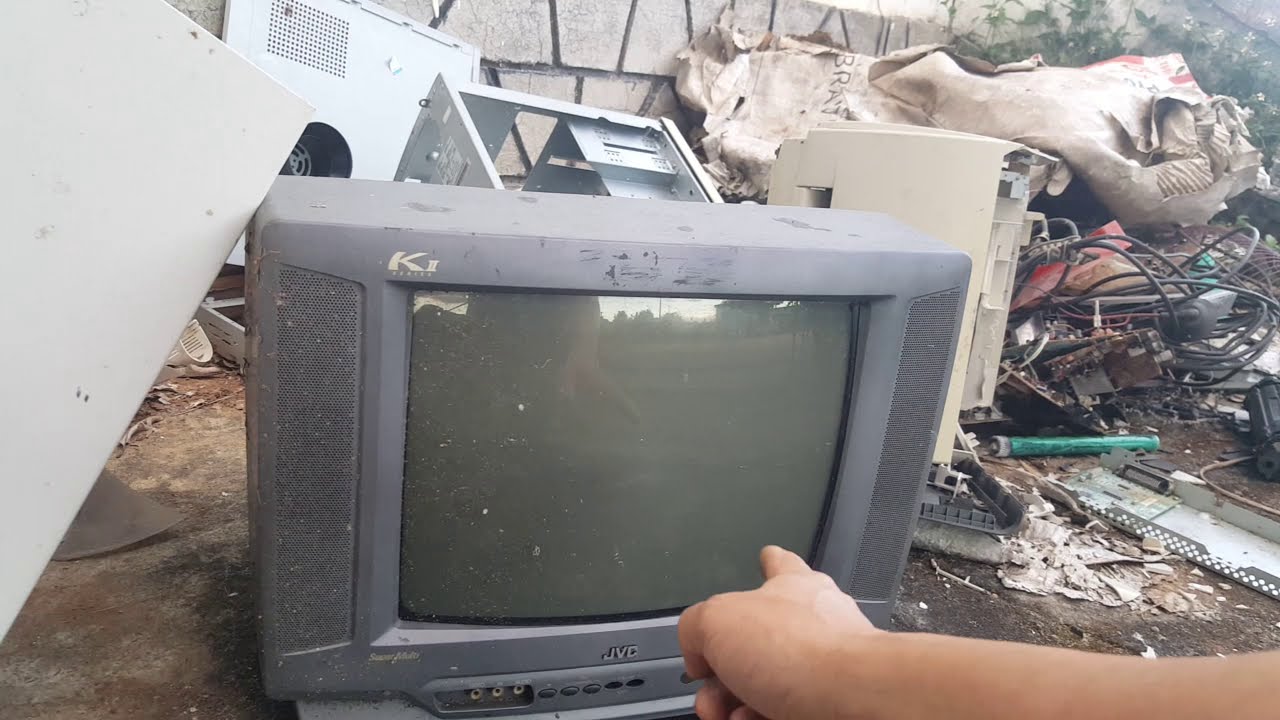 Ti vi cổ SONY, JVC bỏ xó lâu ngày tiếc rẻ quay vieo làm kỷ niệm và cái ...