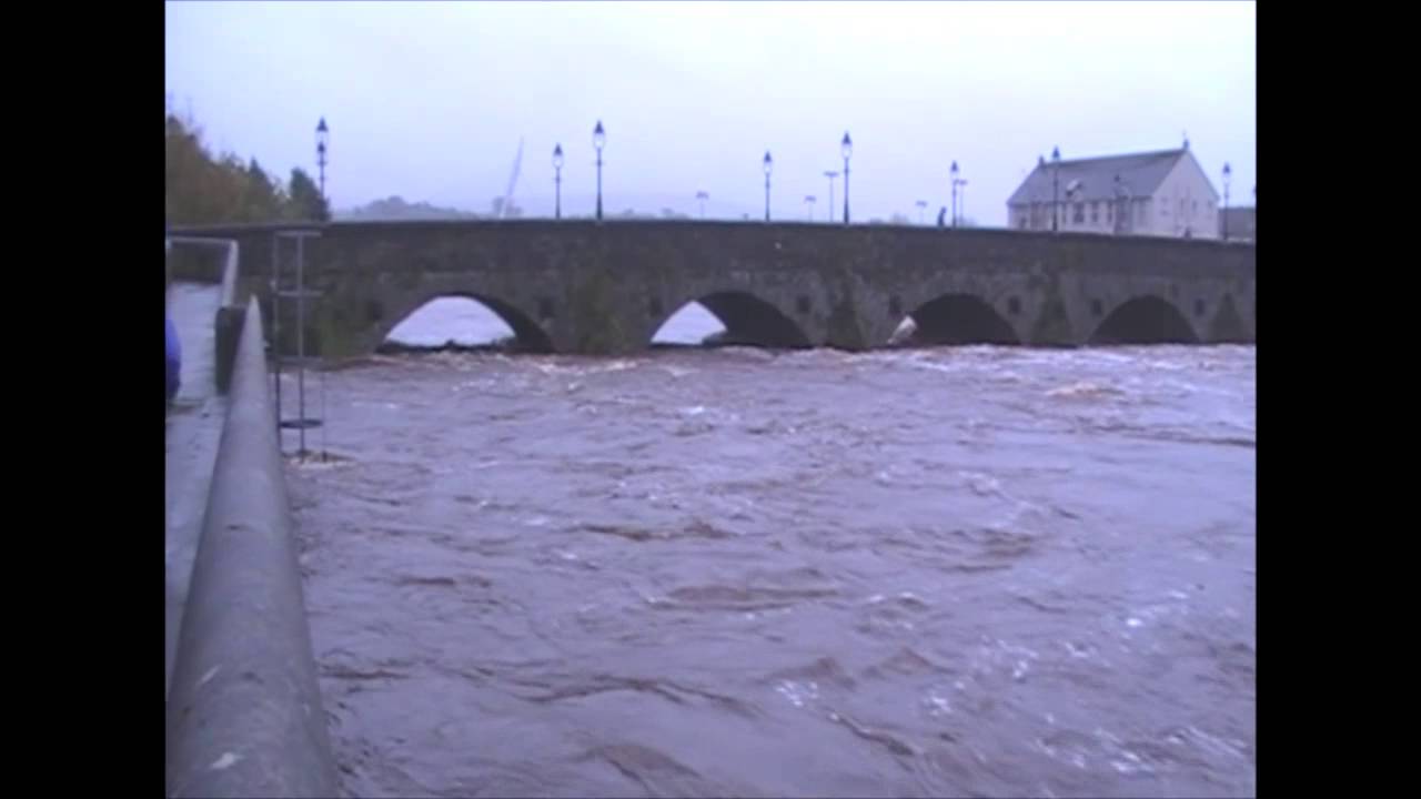 Strabane High Water after heavy rainfall 15/11/2015 - YouTube