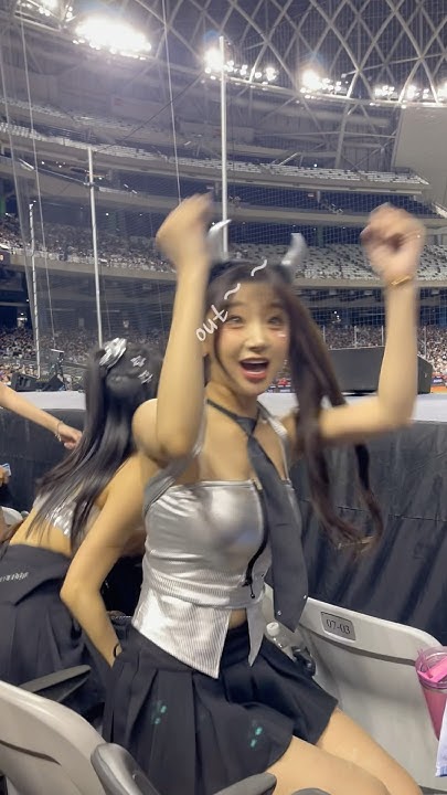 「妳是狼嗎🤣」2025.06.13富邦悍將 fubonguardians Gpop流行音樂節 fubonangels 李珠珢 이주은 - YouTube