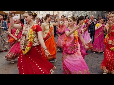 Hare Krishna kirtan - best kirtan hare krishna bhajan - kirtan song ...
