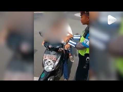 Viral, Bocah SMP Nangis Ditilang Polisi