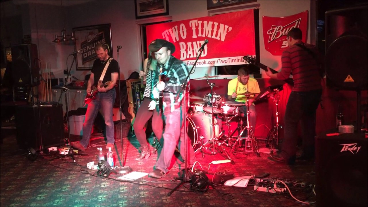 Carly Collura-Baggage Claim/American Woman Mash - YouTube