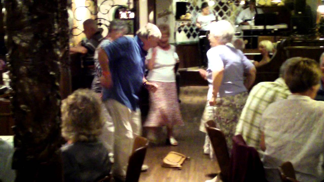 dancing round handbag assmanshausen - YouTube