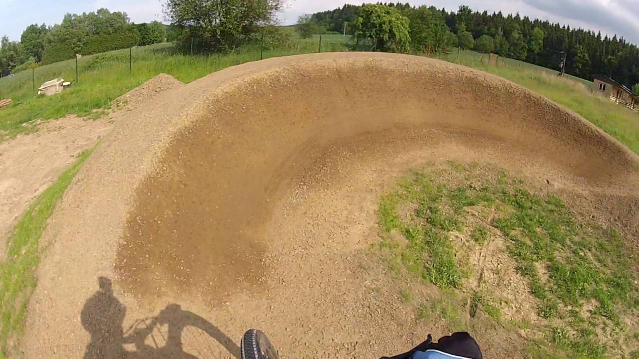 Singl trail Jedovnice - YouTube