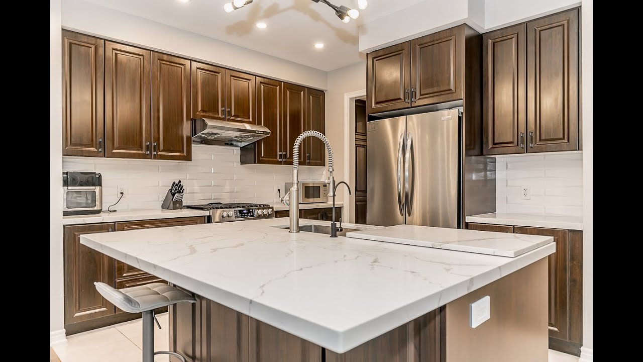 32 Walter Proctor Road, East Gwillimbury - YouTube