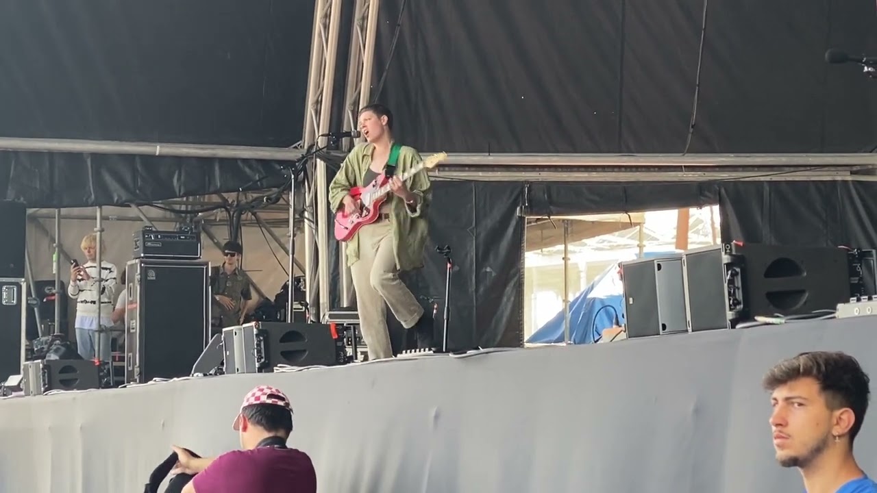 Porridge Radio - Eugh (Dana Margolin solo) // Primavera Sound W1 2022 ...