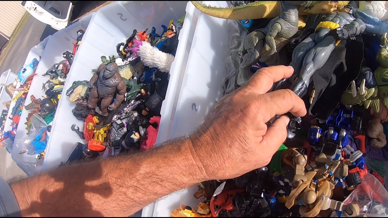 SUNDAY MARKETS/FLEA MARKET QUEENSLAND WE LOOK AT SCOOBYS TOYS FOR SALE ...