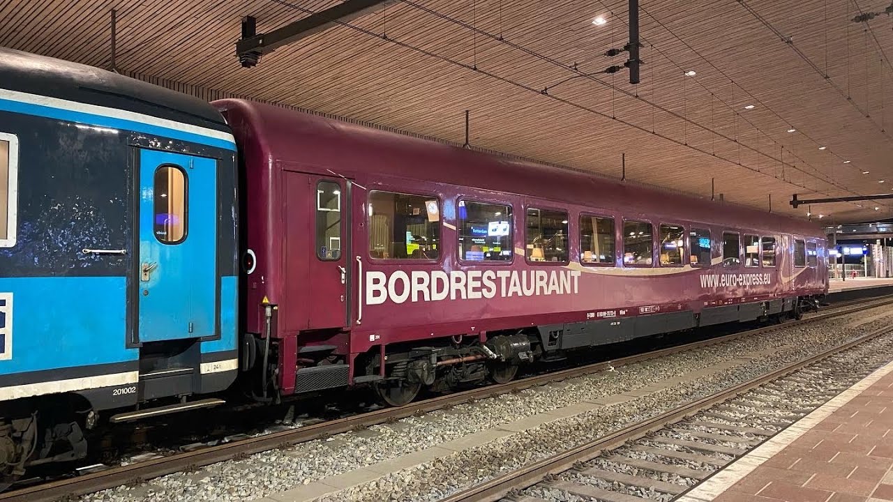 Dinnertrain met gehuurde board restaurant rijtuig op Rotterdam Cs ...