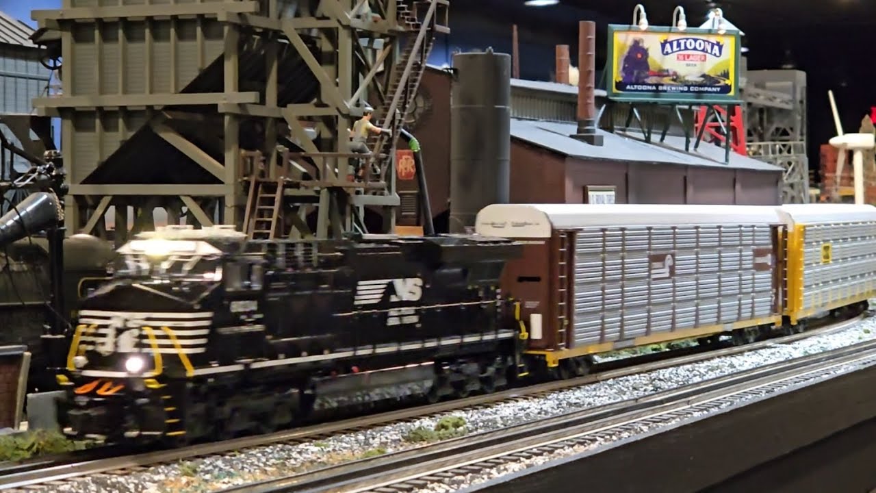 Lionel Legacy NS ES44AC #8034 leading an autorack at Corner Field Model Railroad Museum - YouTube