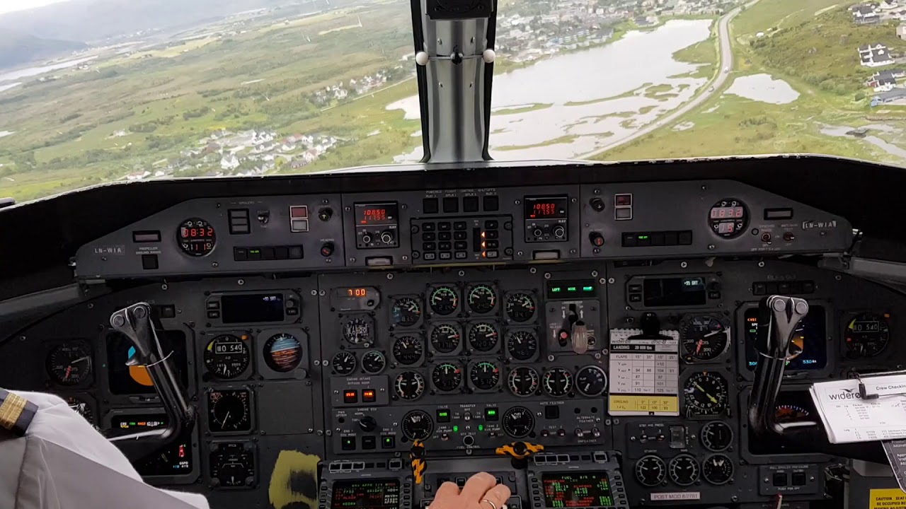 Wideroe Dash 8 cockpit view landing at Leknes - YouTube