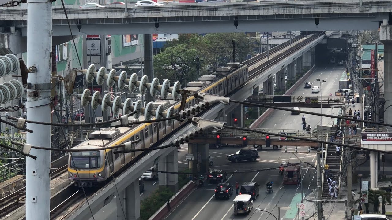 LRT-2 Trainset #18 passing V. Mapa Pocket Track - YouTube