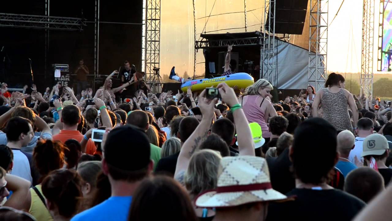 Kuba Ryba pluje v člunu na moři těl, Votvírák 2012, Rybičky 48 - YouTube