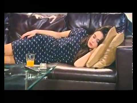 Aslı ve Sarp film izliyor