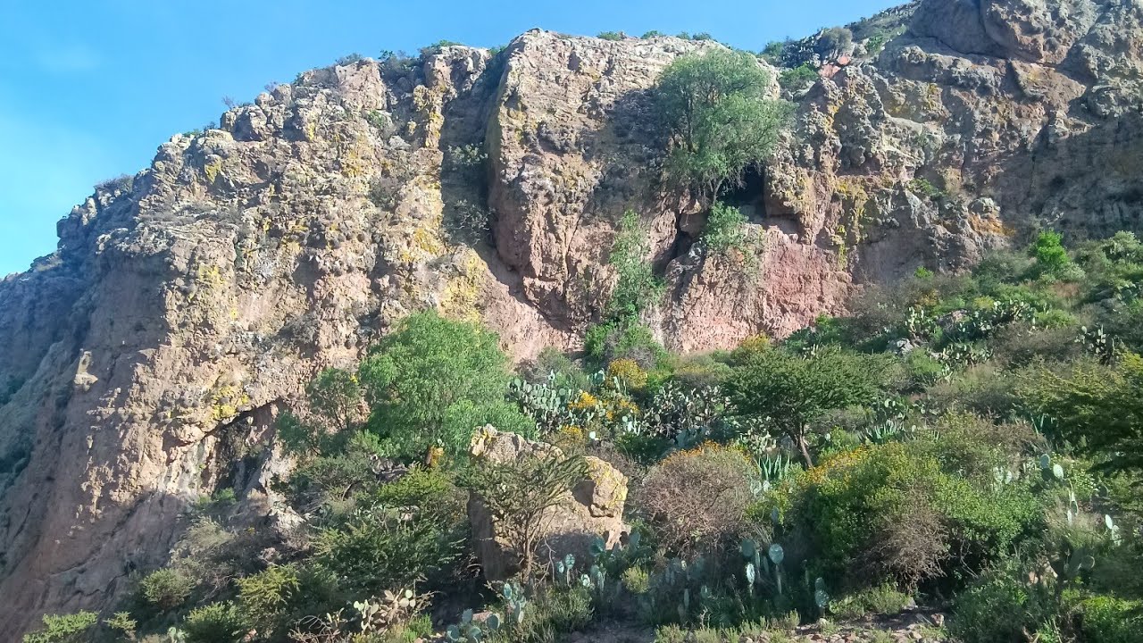 Buscando historias en las montañas de cerro Prieto S.L.P - YouTube