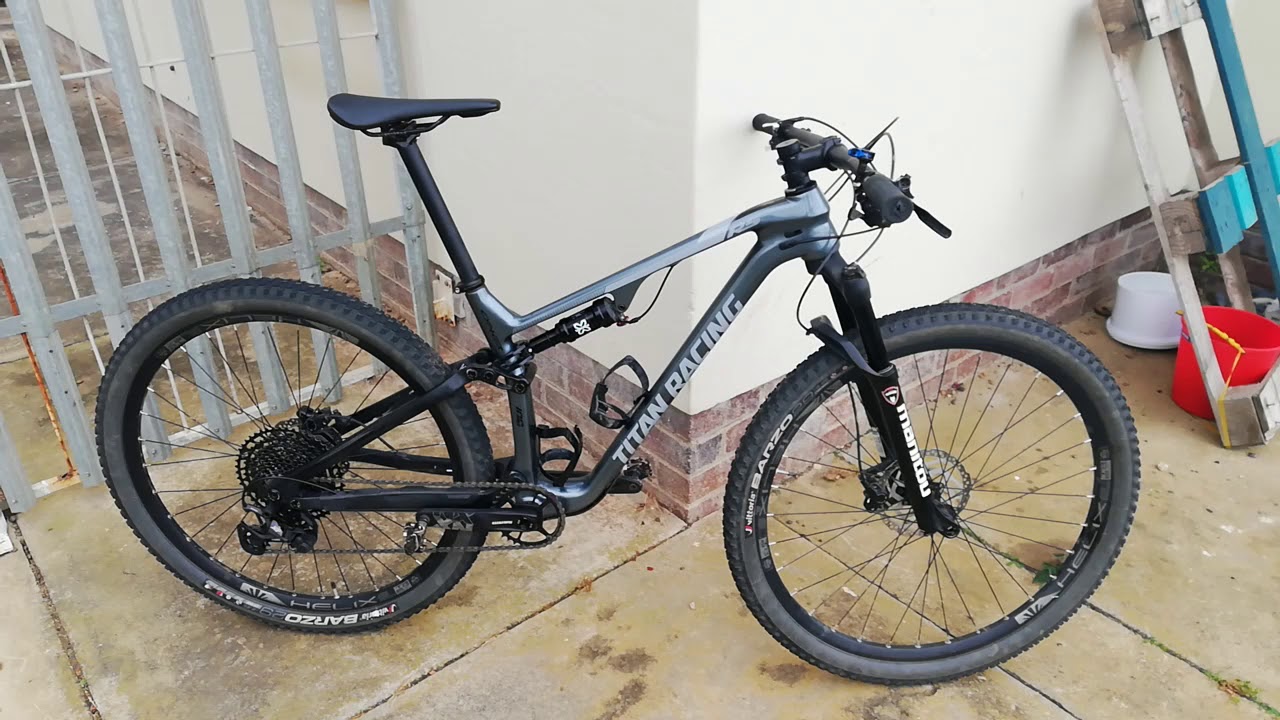 Titan Cypher Carbon Expert - YouTube