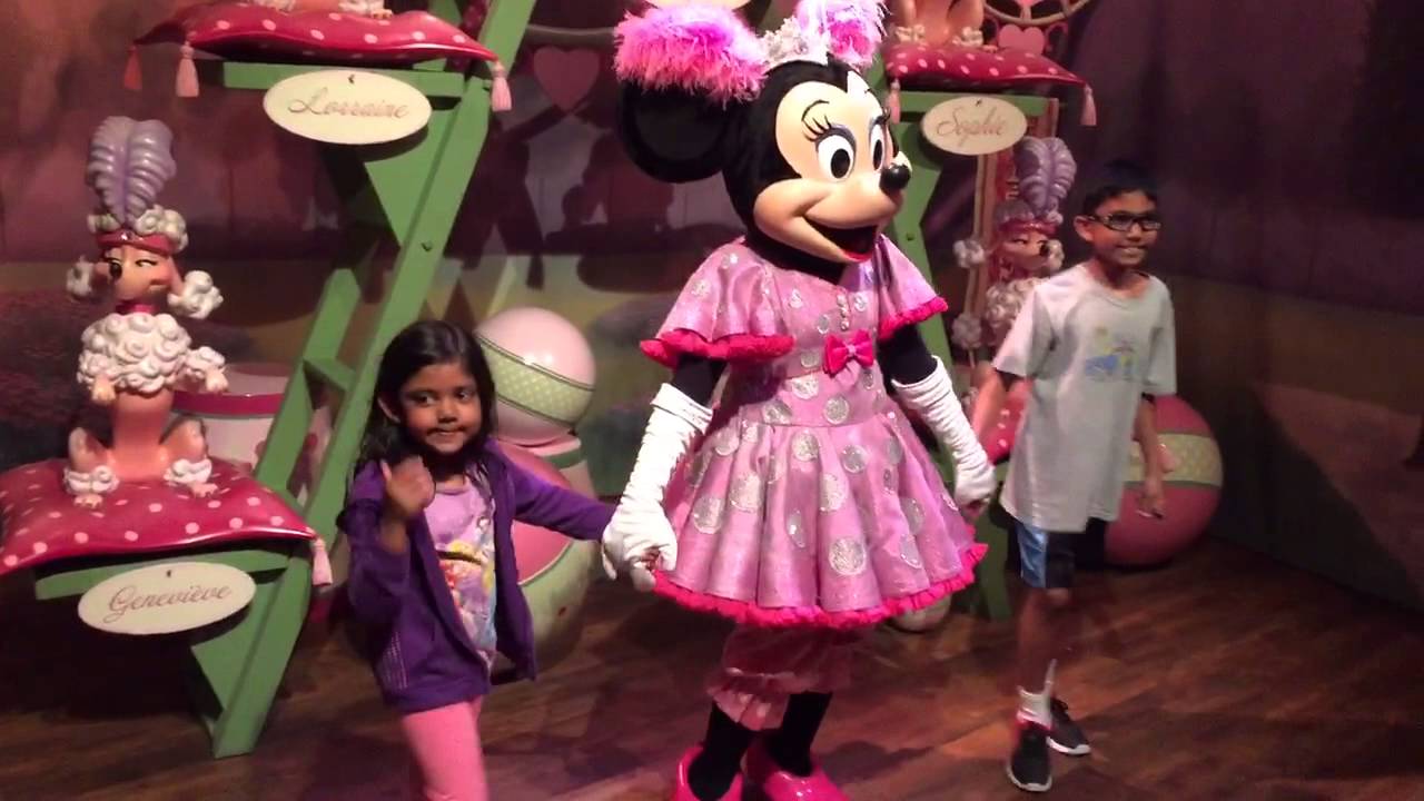 meeting minnie mouse - YouTube