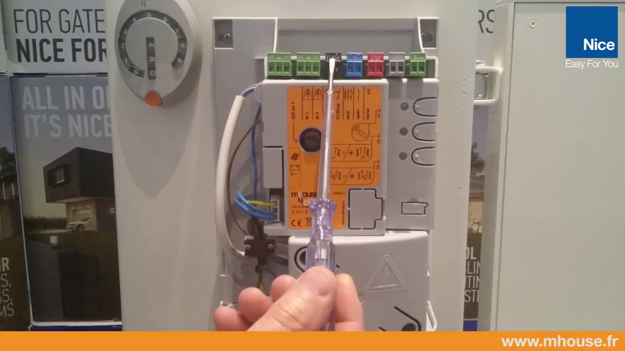 2. Connaitre les borniers d'un boitier de commande - YouTube