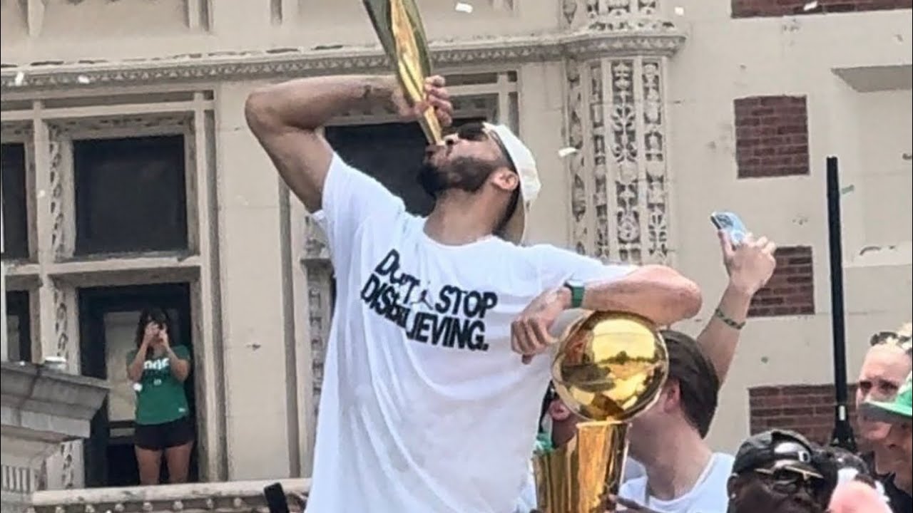 Jayson Tatum Throws Ball to Fans at Celtics Championship Parade - YouTube
