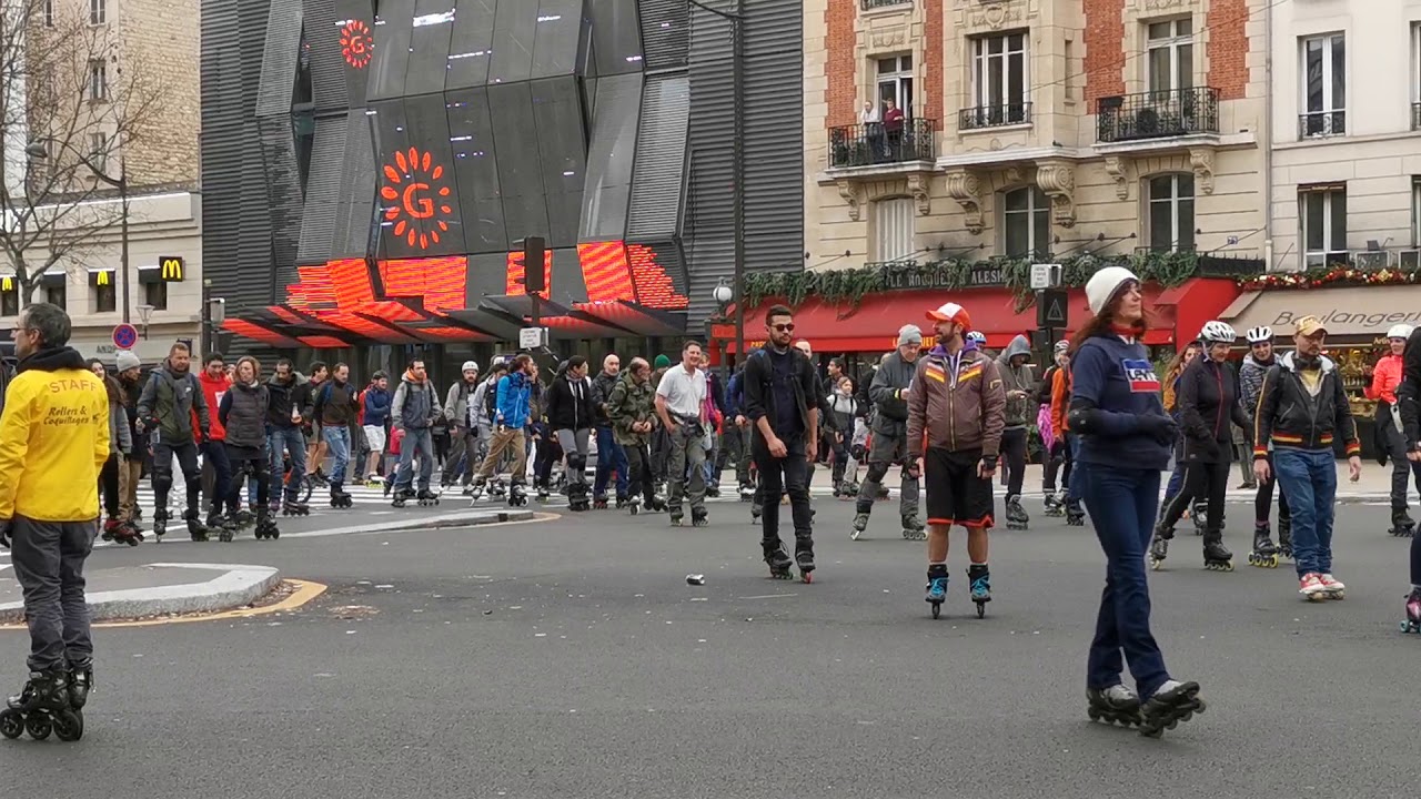 Rollers in Paris - YouTube
