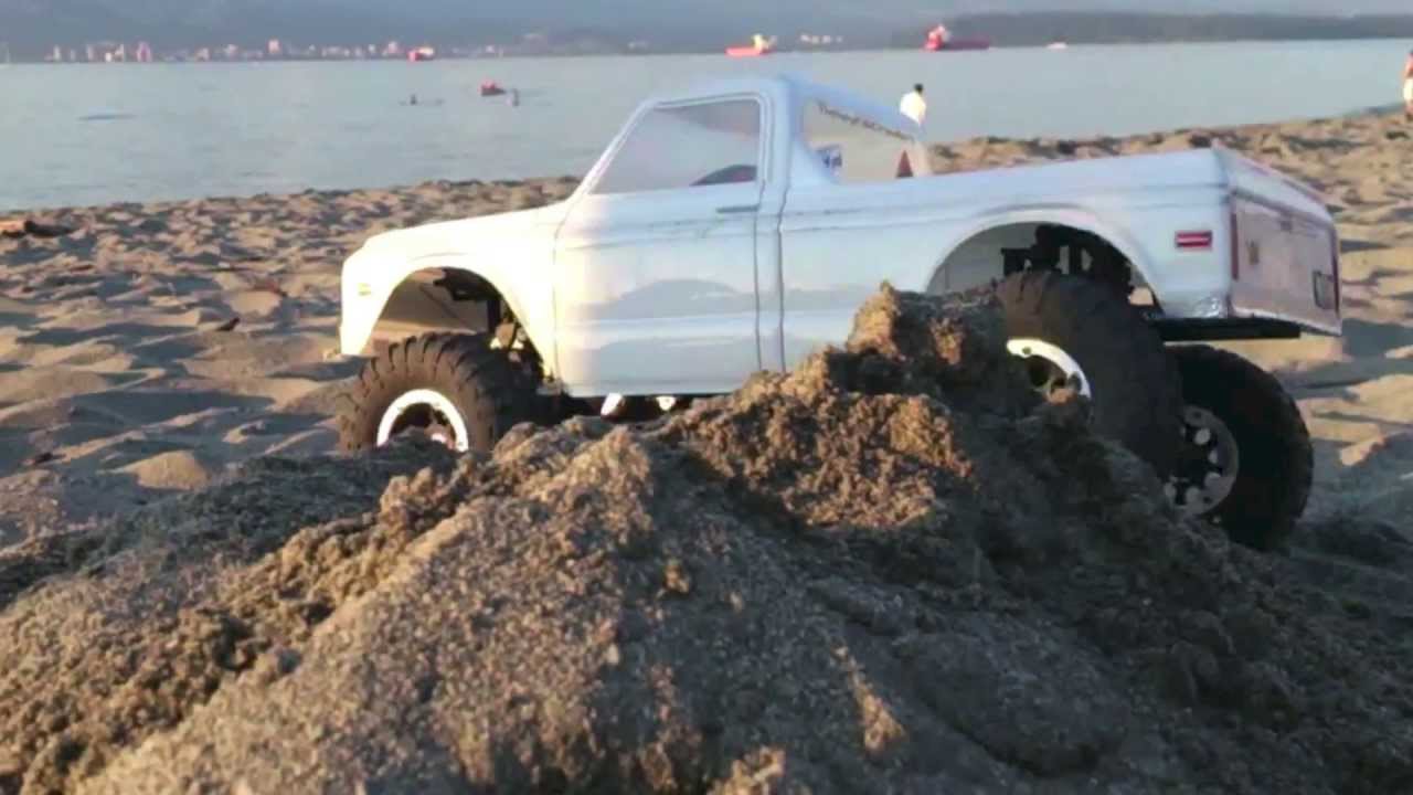 RC crawlers beach moves! - YouTube