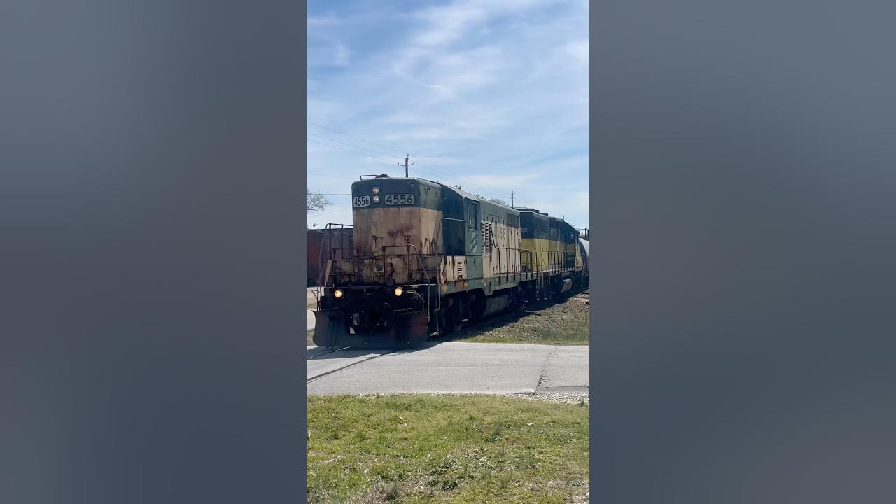 HRT RAILROAD HIGH HOOD CNW GP9 4556 LEADS THE ROAD TRAIN INTO LAVONIA!!! - YouTube