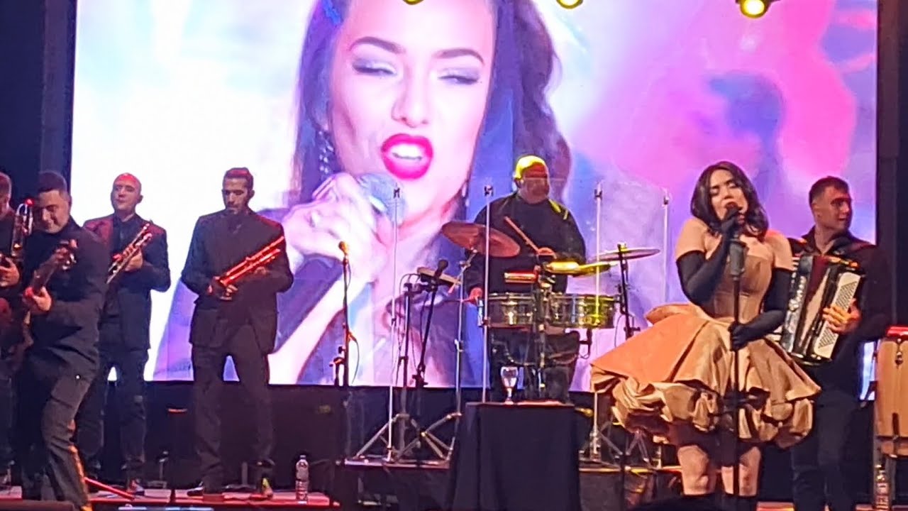 Ángela en Lomas- Desde Hoy/ Clásicos Colombianos. - YouTube