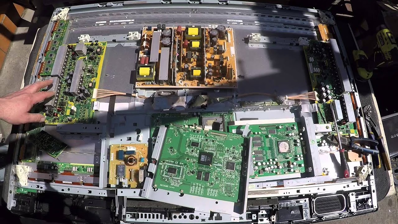 Scrap Plasma TV - Hitachi 50PD960DTA - YouTube