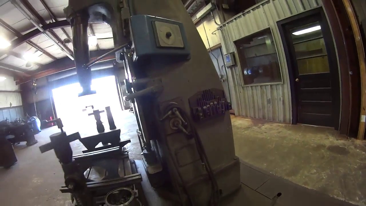 Berco Vertical Milling Machine, Lot #22 - YouTube