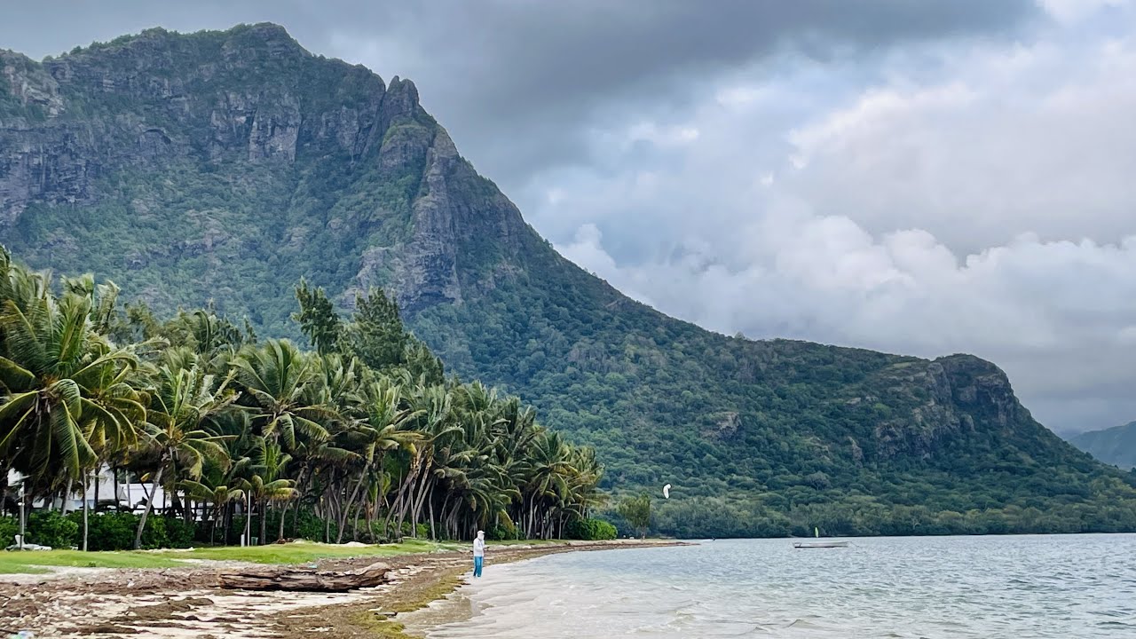 Ep#8- Bait & Shore casting at Le Morne- Winter Fishing in Mauritius ...