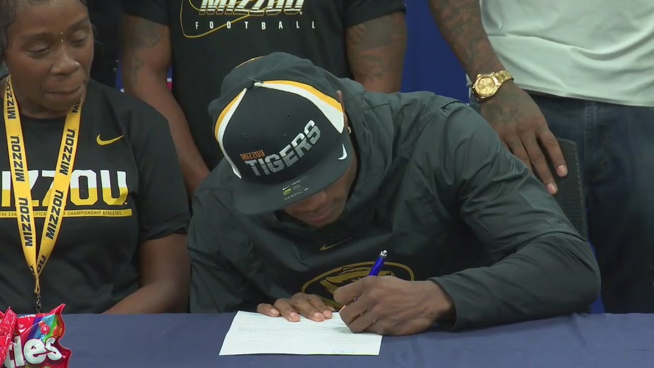 South Doyle's Elijah Young signs for Missouri - YouTube