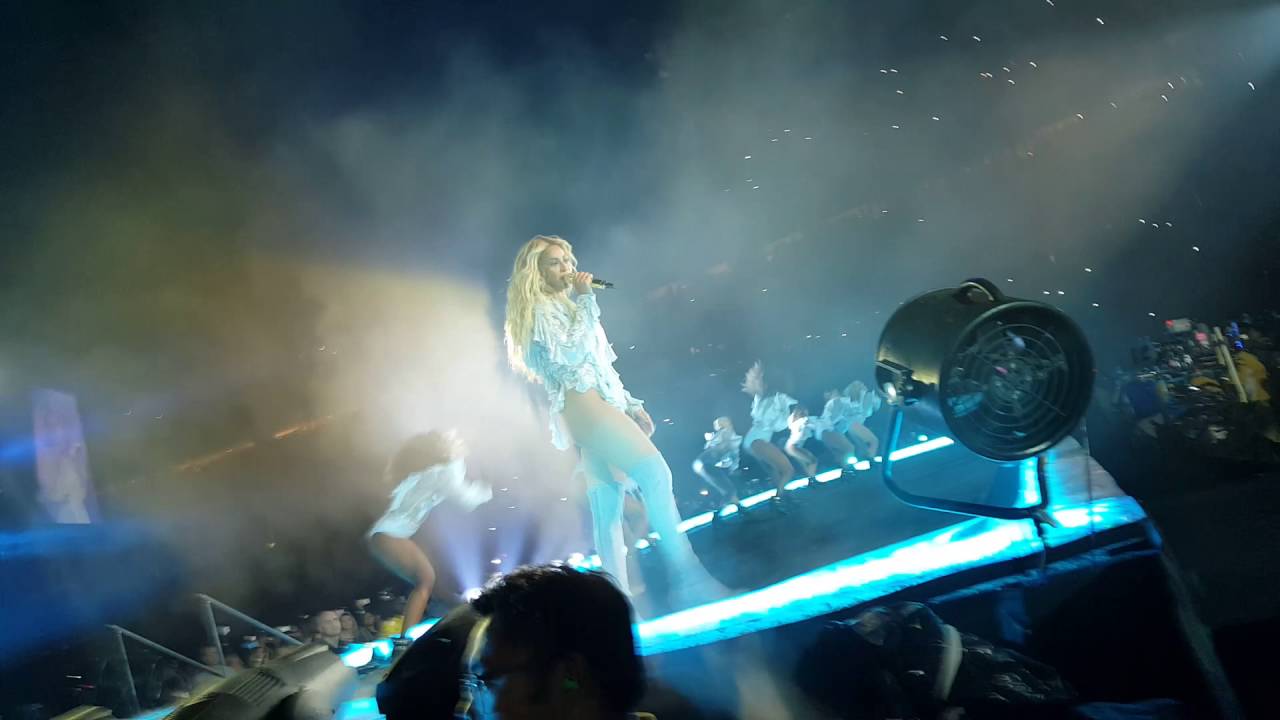 Count Down + Pop my trunk / / Formation world tour Houston - YouTube