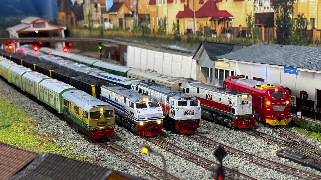 Tabrakan beruntun kereta api BB304,CC204 KA Babaranjang & mobil Damkar ...