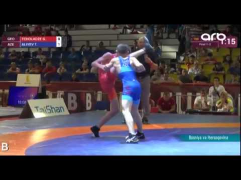 Gəncəli güləşçilər yeniyetmələrin Avropa birinciliyində mükafatçılar sırasına düşüblər