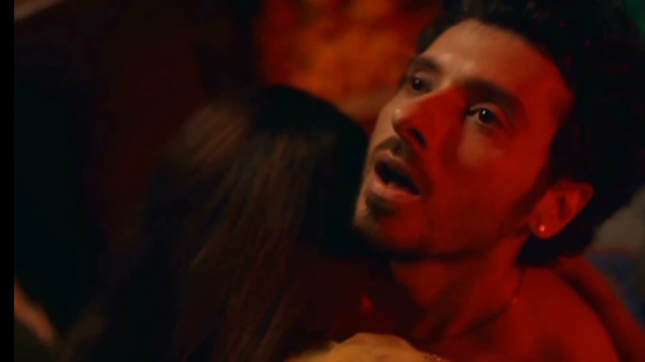 Bichhu ka khel hot scene।। Munna bhaiya - YouTube