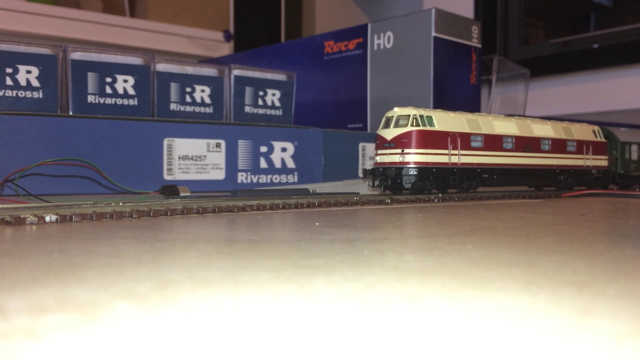 ROCO 73891 V180 (Henning Sound) + Rivarossi B-wagen - YouTube