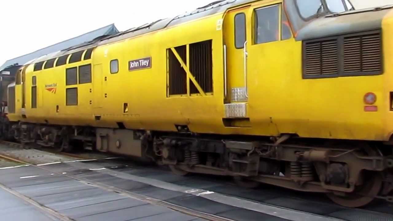 Yellow Class 37s Depart Barmouth - YouTube