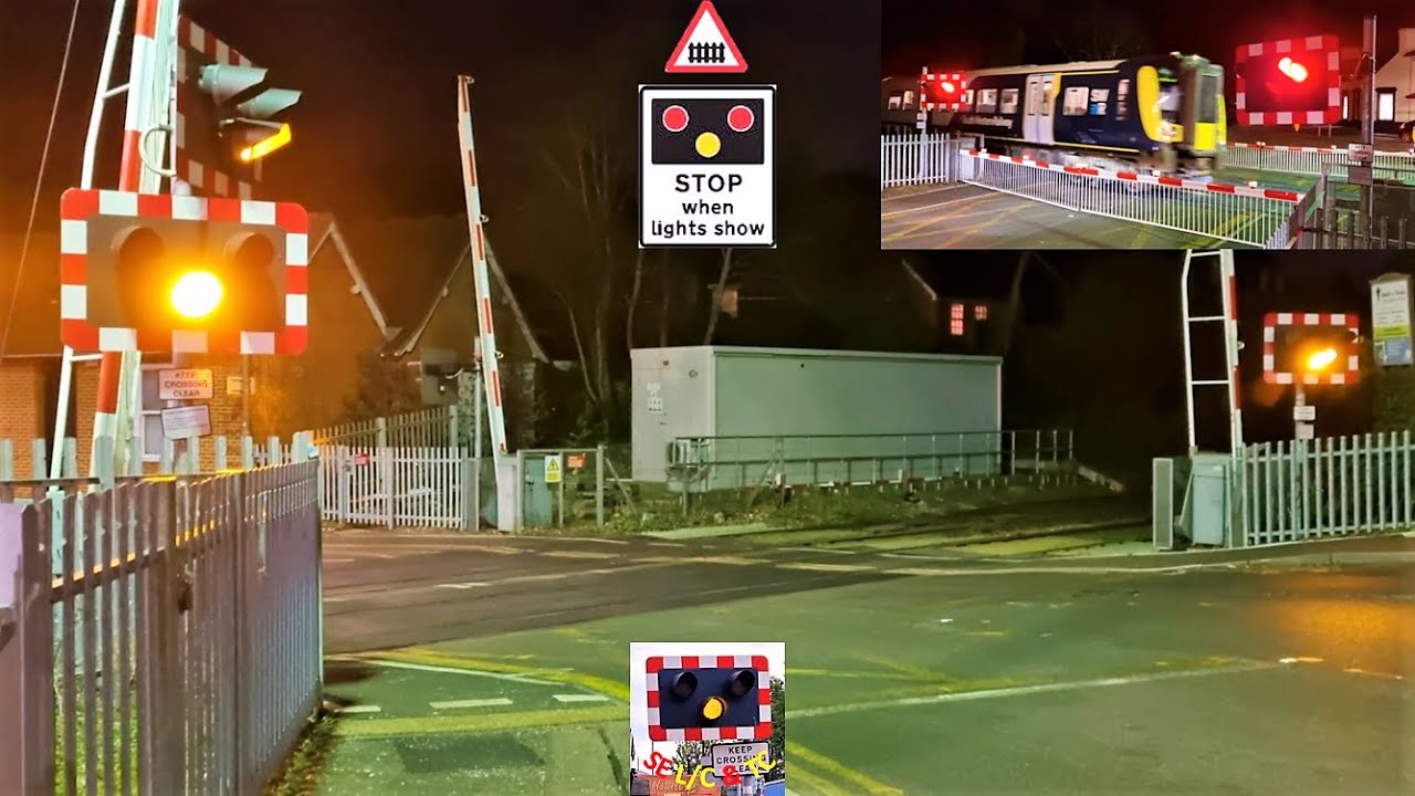 Farnham Level Crossing, Surrey - YouTube