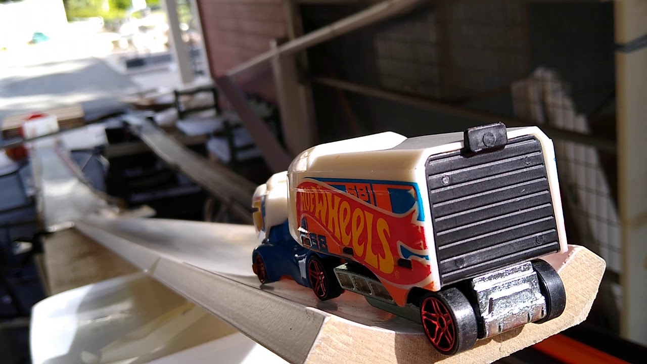 Hot Wheels Track Slope Jump/Hot Wheels Big Rig - YouTube