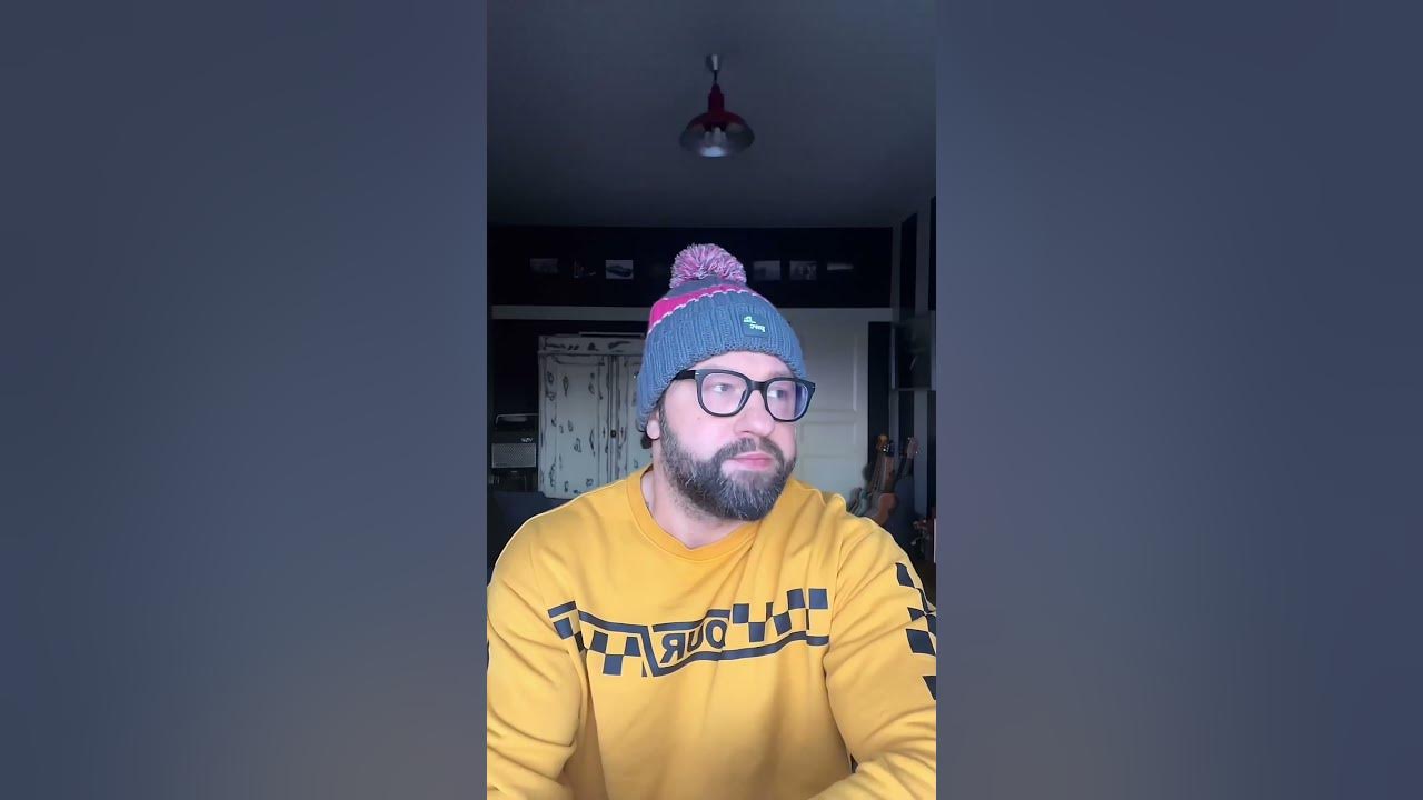 Мій хлопець дуже мало заробляє Youtube